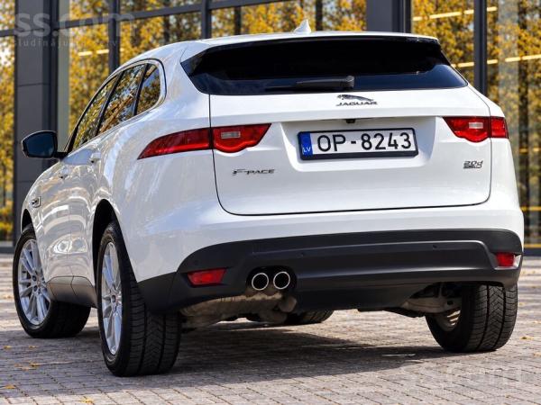 White Jaguar F-Pace 2017 in Riga, with an engine capacity of 2.00 L and mileage of 227 thousand km for 12700 €, photo 5 on AUTOMOTO.COM.LV