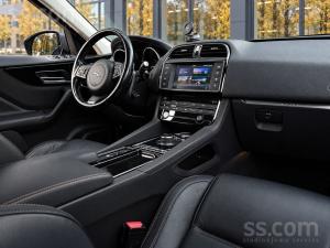 Белый Ягуар Ф-Пейс 2017 в Рига, объемом двигателя 2.00 л и пробегом 227 тыс. км за 12700 €, фото 8 на AUTOMOTO.COM.LV