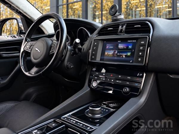 White Jaguar F-Pace 2017 in Riga, with an engine capacity of 2.00 L and mileage of 227 thousand km for 12700 €, photo 11 on AUTOMOTO.COM.LV