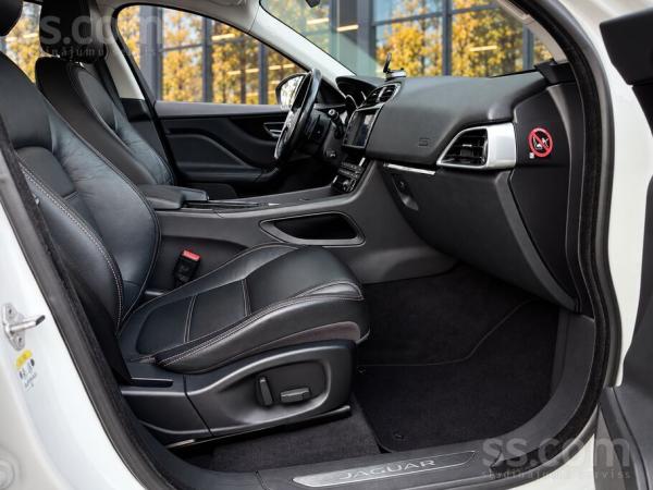 Jaguar F-Pace 2017 Rīga vietnē Balts Jaguar F-Pace 2017 Rīga, ar dzinēja tilpumu 2.00 L un nobraukumu 227 tūkst. km par 12700 €, foto 6 vietnē AUTOMOTO.COM.LV