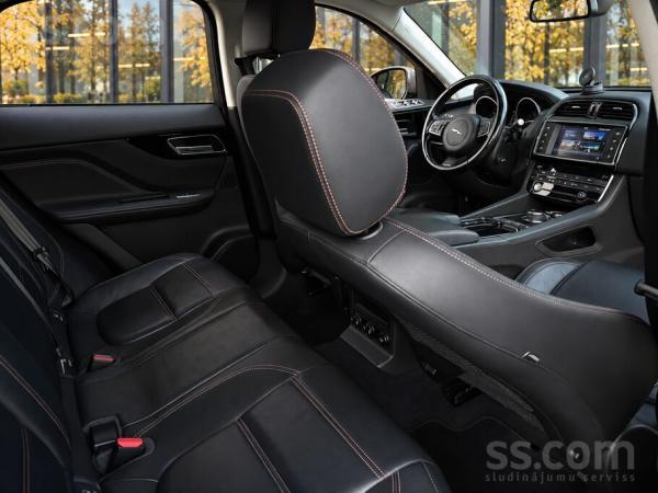 Jaguar F-Pace 2017 Rīga vietnē Balts Jaguar F-Pace 2017 Rīga, ar dzinēja tilpumu 2.00 L un nobraukumu 227 tūkst. km par 12700 €, foto 9 vietnē AUTOMOTO.COM.LV