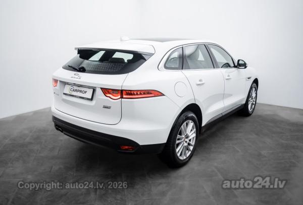 Balts Jaguar F-Pace 2018 Tallina, ar dzinēja tilpumu 2.00 L un nobraukumu 136 tūkst. km par 16999 €, foto 4 vietnē AUTOMOTO.COM.LV