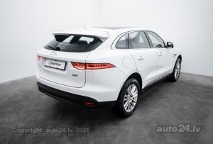 White Jaguar F-Pace 2018 in Tallinn, with an engine capacity of 2.00 L and mileage of 136 thousand km for 16999 €, photo 4 on AUTOMOTO.COM.LV