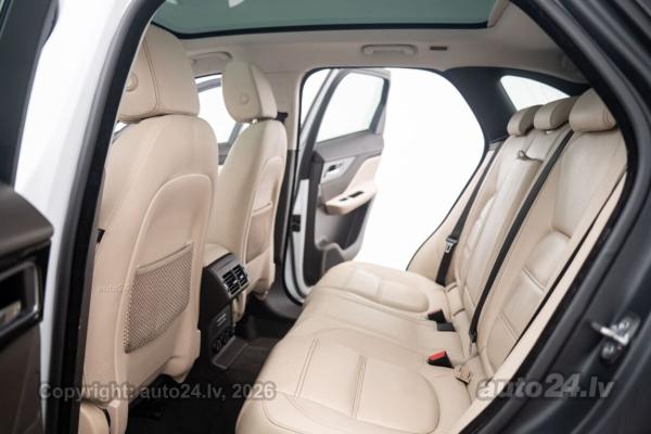 Balts Jaguar F-Pace 2018 Tallina, ar dzinēja tilpumu 2.00 L un nobraukumu 136 tūkst. km par 16999 €, foto 8 vietnē AUTOMOTO.COM.LV
