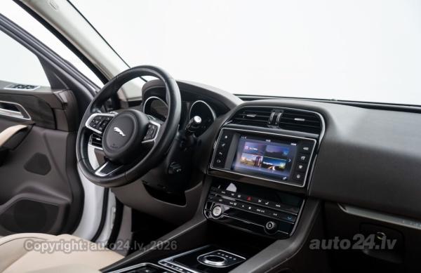 Balts Jaguar F-Pace 2018 Tallina, ar dzinēja tilpumu 2.00 L un nobraukumu 136 tūkst. km par 16999 €, foto 11 vietnē AUTOMOTO.COM.LV