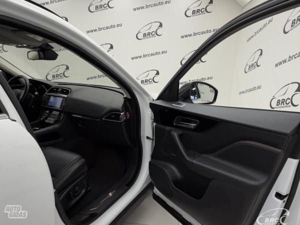 White Jaguar F-Pace 2018 in Avizieniai, with an engine capacity of 2.00 L and mileage of 71 thousand km for 19950 €, photo 8 on AUTOMOTO.COM.LV