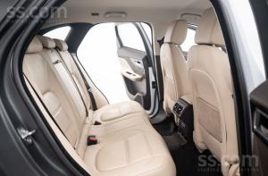 Balts Jaguar F-Pace 2018 Tallina, ar dzinēja tilpumu 2.00 L un nobraukumu 92 tūkst. km par 15999 €, foto 10 vietnē AUTOMOTO.COM.LV