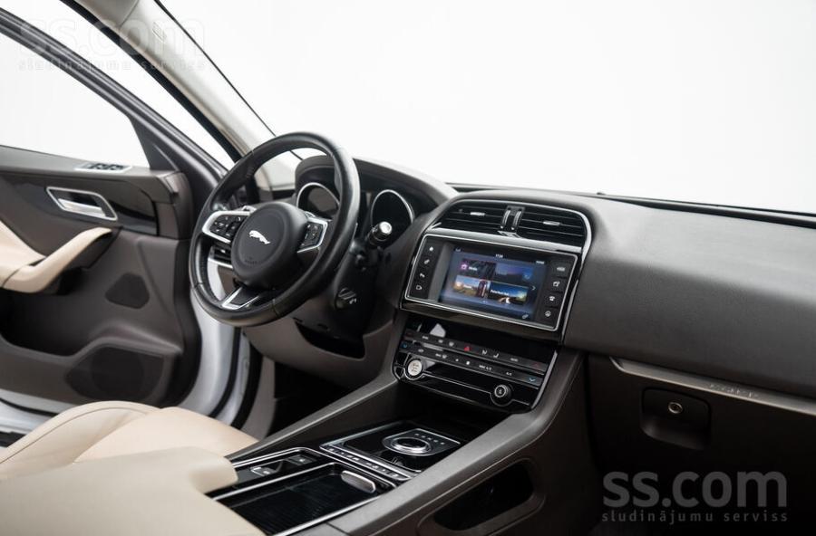 Balts Jaguar F-Pace 2018 Tallina, ar dzinēja tilpumu 2.00 L un nobraukumu 92 tūkst. km par 15999 €, foto 12 vietnē AUTOMOTO.COM.LV