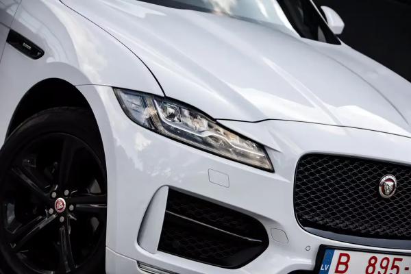 Balts Jaguar F-Pace 2018 Jelgava, ar dzinēja tilpumu 2.00 L un nobraukumu 202 tūkst. km par 15200 €, foto 7 vietnē AUTOMOTO.COM.LV
