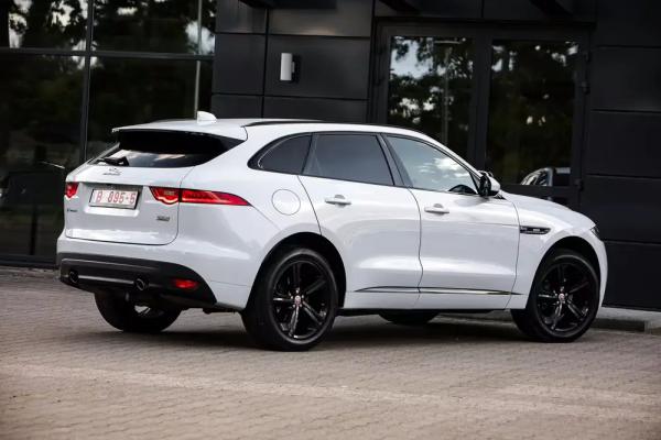 Balts Jaguar F-Pace 2018 Jelgava, ar dzinēja tilpumu 2.00 L un nobraukumu 202 tūkst. km par 15200 €, foto 10 vietnē AUTOMOTO.COM.LV