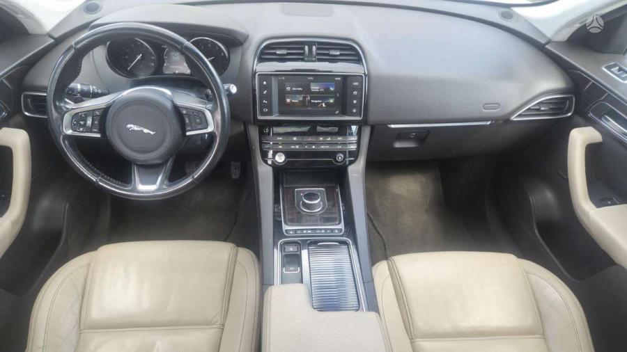 Balts Jaguar F-Pace 2018 Klaipėda, ar dzinēja tilpumu 2.00 L un nobraukumu 159 tūkst. km par 14500 €, foto 12 vietnē AUTOMOTO.COM.LV