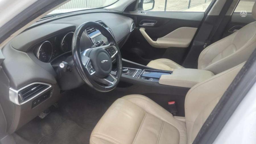 Balts Jaguar F-Pace 2018 Klaipėda, ar dzinēja tilpumu 2.00 L un nobraukumu 159 tūkst. km par 14500 €, foto 17 vietnē AUTOMOTO.COM.LV
