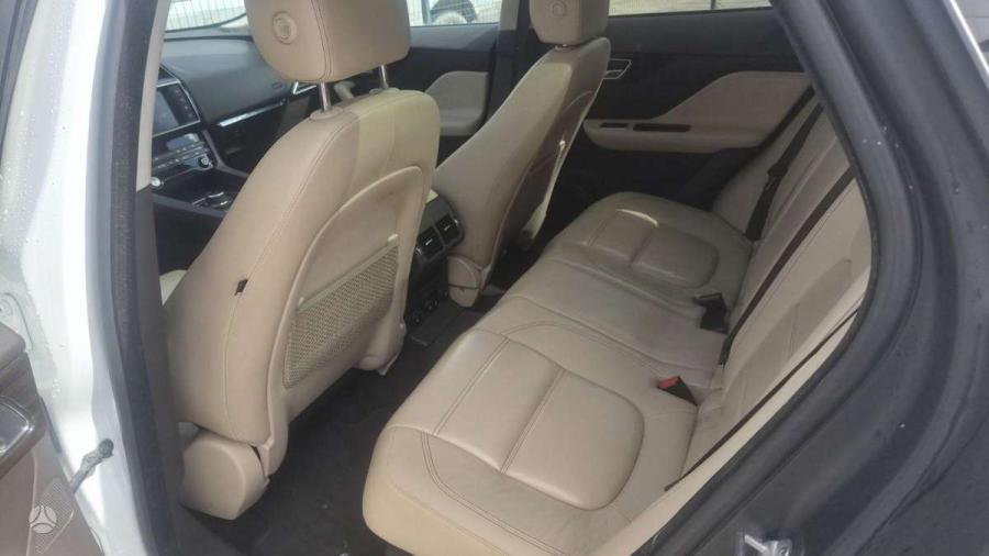 Balts Jaguar F-Pace 2018 Klaipėda, ar dzinēja tilpumu 2.00 L un nobraukumu 159 tūkst. km par 14500 €, foto 23 vietnē AUTOMOTO.COM.LV