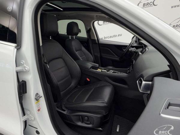 White Jaguar F-Pace 2018 in Vilnius, with an engine capacity of 2.00 L and mileage of 71 thousand km for 18950 €, photo 8 on AUTOMOTO.COM.LV