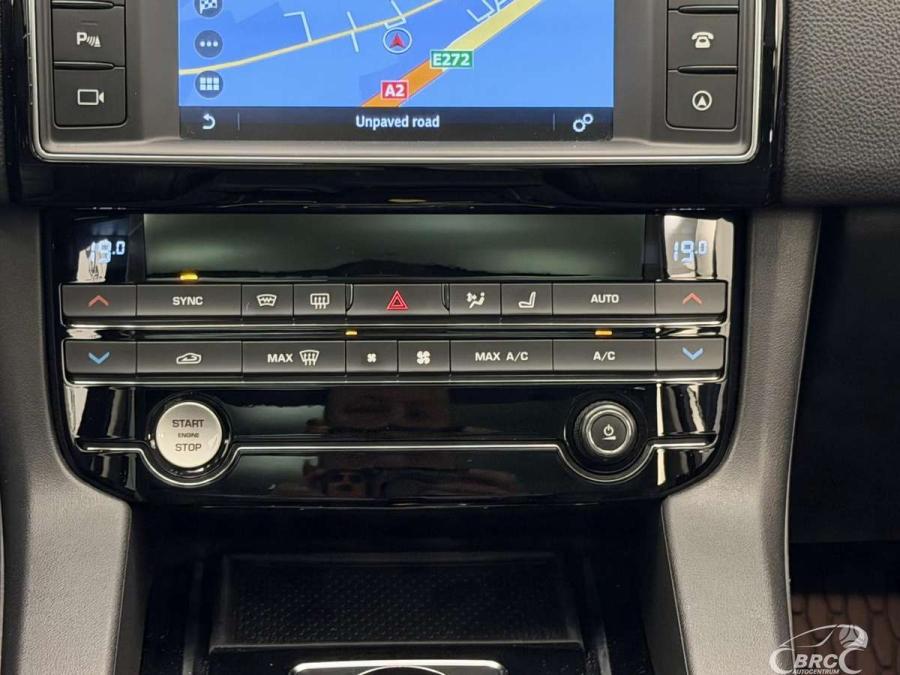 White Jaguar F-Pace 2018 in Vilnius, with an engine capacity of 2.00 L and mileage of 71 thousand km for 17950 €, photo 22 on AUTOMOTO.COM.LV