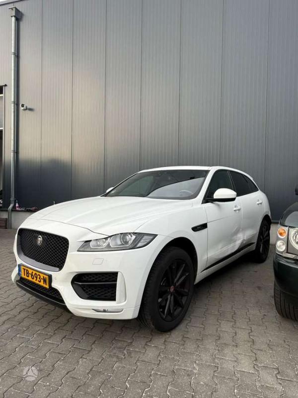 Balts Jaguar F-Pace 2018 Kauņa, ar dzinēja tilpumu 2.00 L un nobraukumu 273 tūkst. km par 9200 €, foto 4 vietnē AUTOMOTO.COM.LV