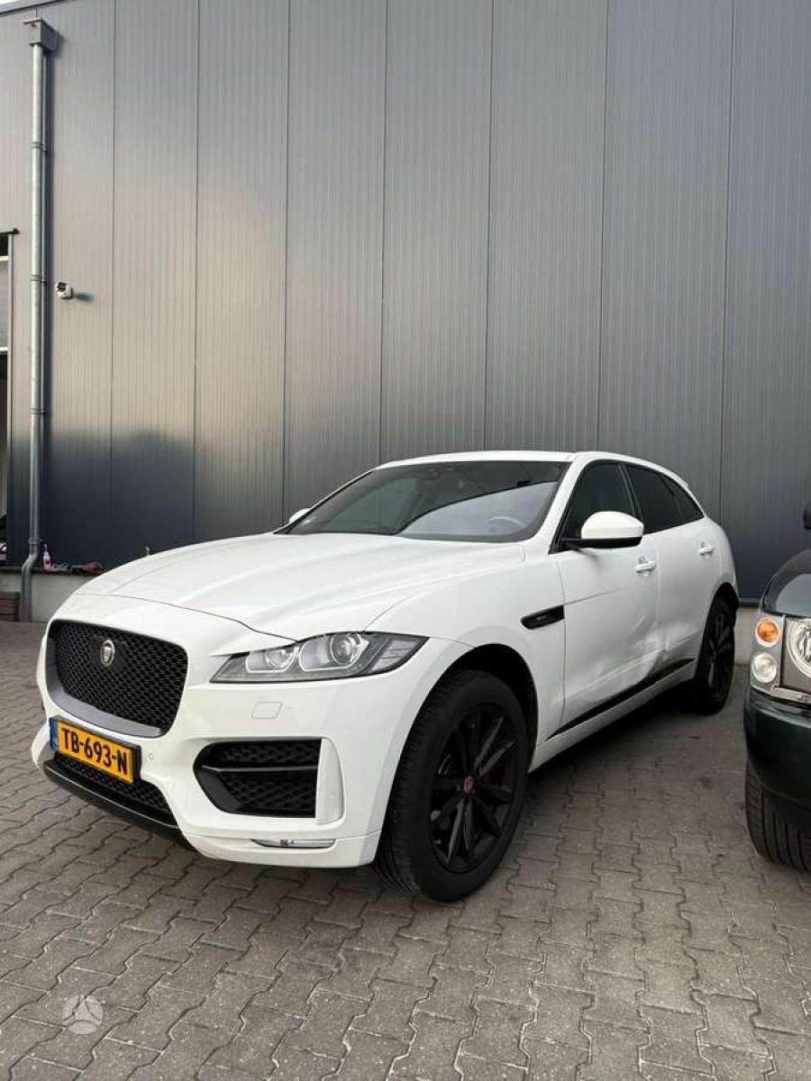 Balts Jaguar F-Pace 2018 Kauņa, ar dzinēja tilpumu 2.00 L un nobraukumu 273 tūkst. km par 9200 €, foto 4 vietnē AUTOMOTO.COM.LV