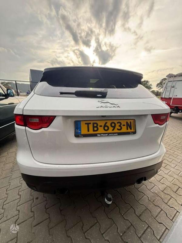 Balts Jaguar F-Pace 2018 Kauņa, ar dzinēja tilpumu 2.00 L un nobraukumu 273 tūkst. km par 9200 €, foto 5 vietnē AUTOMOTO.COM.LV