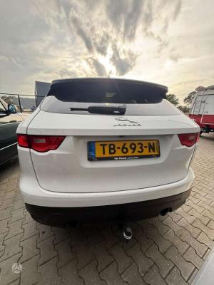 Balts Jaguar F-Pace 2018 Kauņa, ar dzinēja tilpumu 2.00 L un nobraukumu 273 tūkst. km par 9200 €, foto 5 vietnē AUTOMOTO.COM.LV