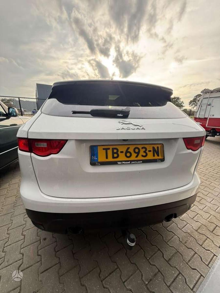 Balts Jaguar F-Pace 2018 Kauņa, ar dzinēja tilpumu 2.00 L un nobraukumu 273 tūkst. km par 9200 €, foto 5 vietnē AUTOMOTO.COM.LV