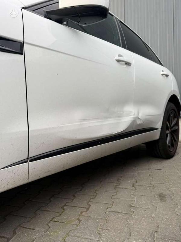 Balts Jaguar F-Pace 2018 Kauņa, ar dzinēja tilpumu 2.00 L un nobraukumu 273 tūkst. km par 9200 €, foto 8 vietnē AUTOMOTO.COM.LV