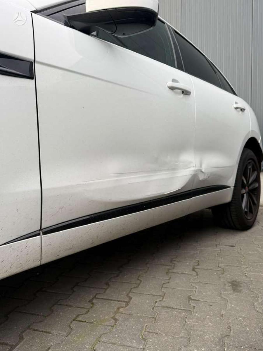 Balts Jaguar F-Pace 2018 Kauņa, ar dzinēja tilpumu 2.00 L un nobraukumu 273 tūkst. km par 9200 €, foto 8 vietnē AUTOMOTO.COM.LV