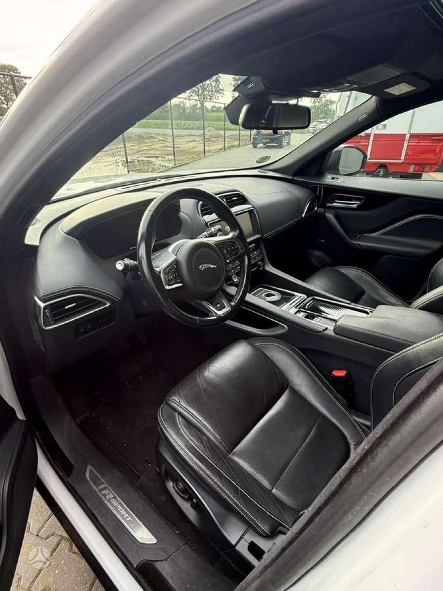 Balts Jaguar F-Pace 2018 Kauņa, ar dzinēja tilpumu 2.00 L un nobraukumu 273 tūkst. km par 9200 €, foto 9 vietnē AUTOMOTO.COM.LV