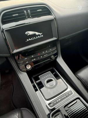 Balts Jaguar F-Pace 2018 Kauņa, ar dzinēja tilpumu 2.00 L un nobraukumu 273 tūkst. km par 9200 €, foto 17 vietnē AUTOMOTO.COM.LV