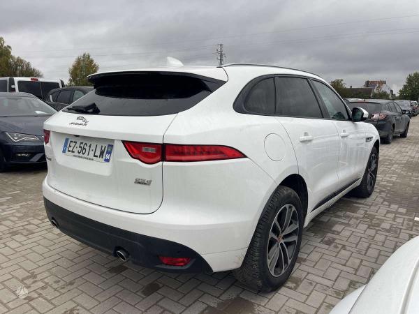 Jaguar F-Pace 2018 in Taurage on AUTOMOTO.COM.LV White Jaguar F-Pace 2018 in Taurage, with an engine capacity of 2.00 L and mileage of 121 thousand km for 7200 €, photo 6 on AUTOMOTO.COM.LV