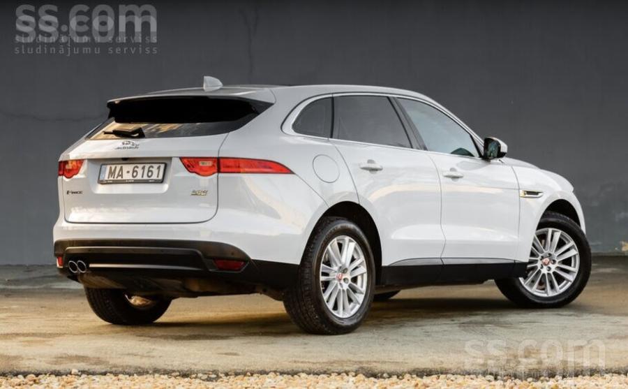 White Jaguar F-Pace 2019 in Jelgava, with an engine capacity of 2.00 L and mileage of 201 thousand km for 19500 €, photo 4 on AUTOMOTO.COM.LV