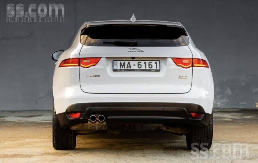 White Jaguar F-Pace 2019 in Jelgava, with an engine capacity of 2.00 L and mileage of 201 thousand km for 19500 €, photo 5 on AUTOMOTO.COM.LV