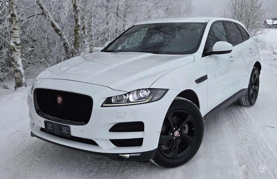 White Jaguar F-Pace 2019 in Panevezys, with an engine capacity of 2.00 L and mileage of 145 thousand km for 14200 €, photo 1 on AUTOMOTO.COM.LV