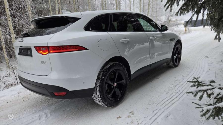 White Jaguar F-Pace 2019 in Panevezys, with an engine capacity of 2.00 L and mileage of 145 thousand km for 14200 €, photo 2 on AUTOMOTO.COM.LV