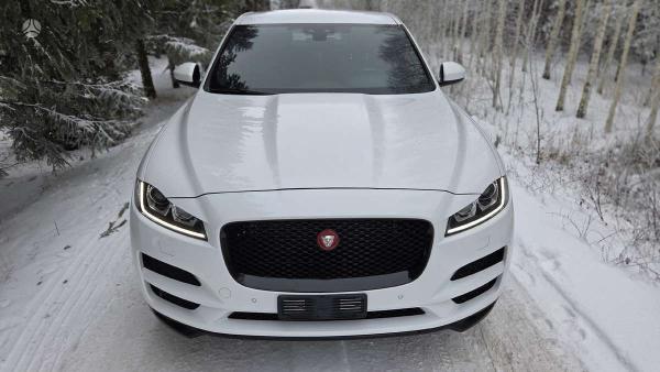 White Jaguar F-Pace 2019 in Panevezys, with an engine capacity of 2.00 L and mileage of 145 thousand km for 14200 €, photo 10 on AUTOMOTO.COM.LV