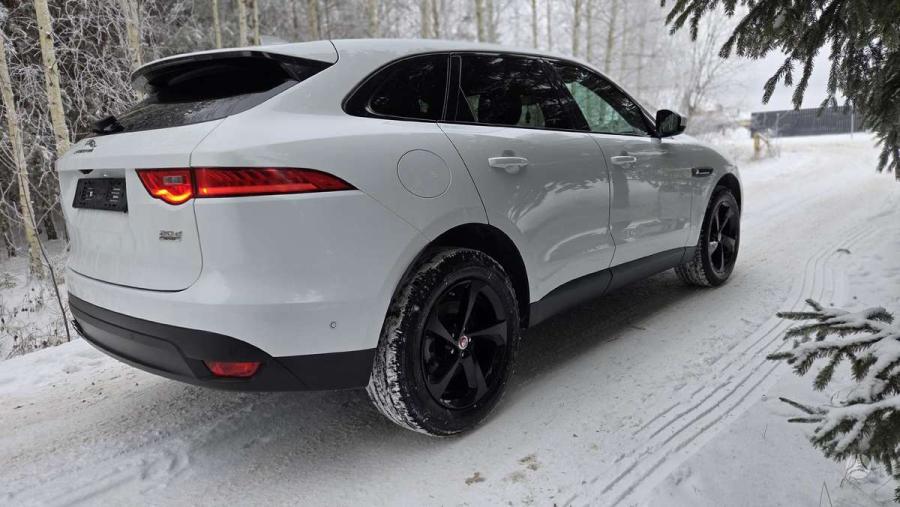 White Jaguar F-Pace 2019 in Panevezys, with an engine capacity of 2.00 L and mileage of 145 thousand km for 14200 €, photo 11 on AUTOMOTO.COM.LV
