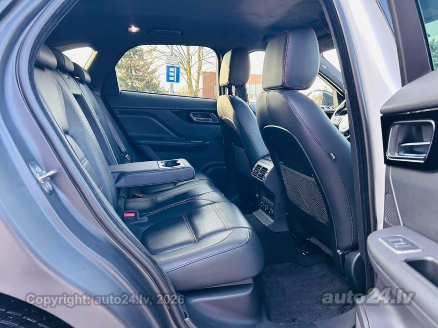 Balts Jaguar F-Pace 2019 Tallina, ar dzinēja tilpumu 2.00 L un nobraukumu 145 tūkst. km par 23900 €, foto 10 vietnē AUTOMOTO.COM.LV