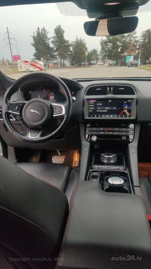 Balts Jaguar F-Pace 2019 Tallina, ar dzinēja tilpumu 2.00 L un nobraukumu 145 tūkst. km par 23900 €, foto 14 vietnē AUTOMOTO.COM.LV