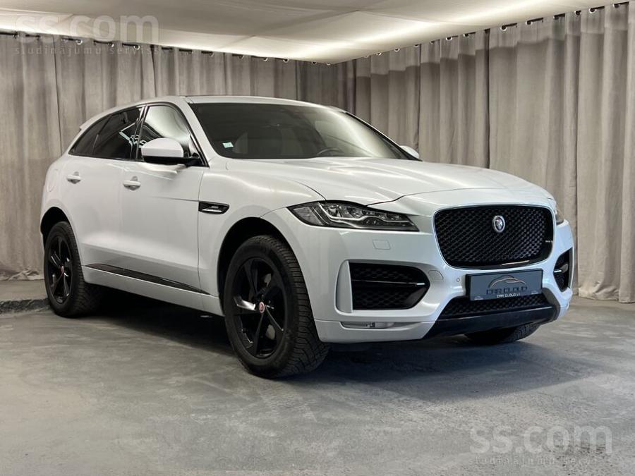White Jaguar F-Pace 2019 in Riga, with an engine capacity of 2.00 L and mileage of 121 thousand km for 21490 €, photo 4 on AUTOMOTO.COM.LV