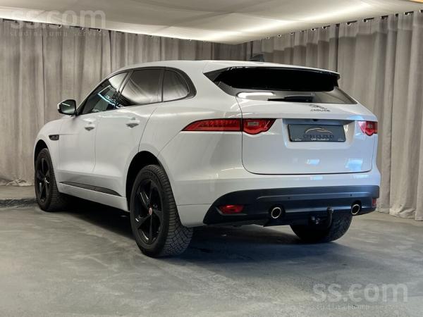 Balts Jaguar F-Pace 2019 Rīga, ar dzinēja tilpumu 2.00 L un nobraukumu 121 tūkst. km par 21490 €, foto 4 vietnē AUTOMOTO.COM.LV