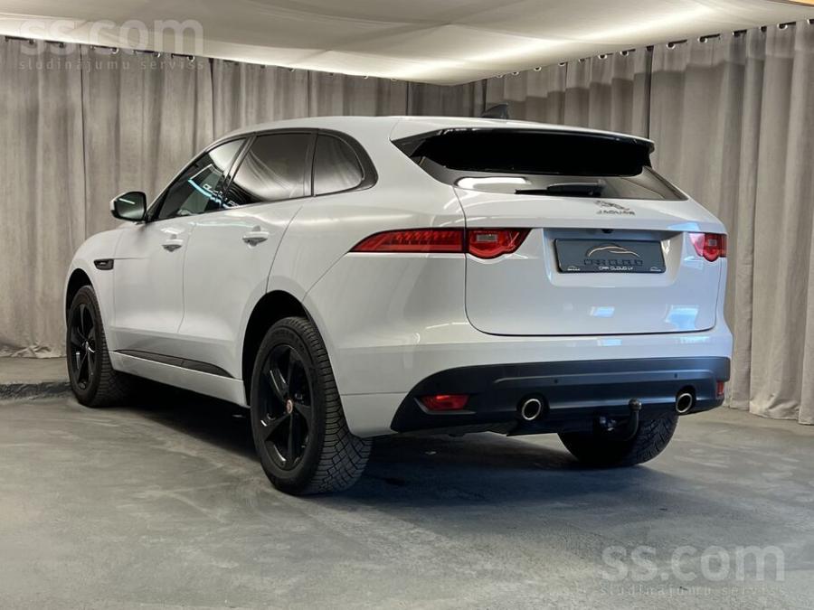 White Jaguar F-Pace 2019 in Riga, with an engine capacity of 2.00 L and mileage of 121 thousand km for 21490 €, photo 5 on AUTOMOTO.COM.LV