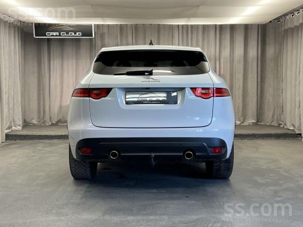 Balts Jaguar F-Pace 2019 Rīga, ar dzinēja tilpumu 2.00 L un nobraukumu 121 tūkst. km par 21490 €, foto 5 vietnē AUTOMOTO.COM.LV