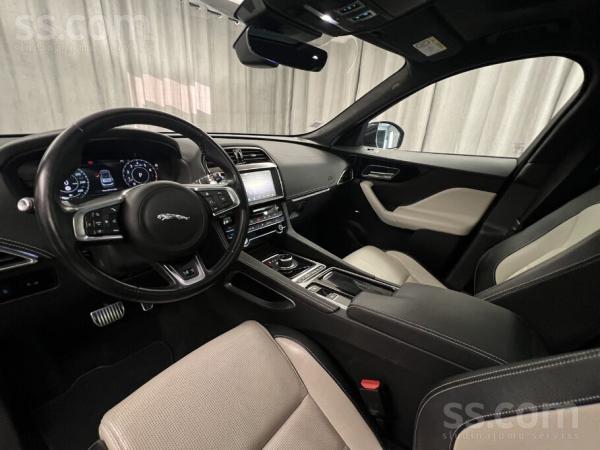 Balts Jaguar F-Pace 2019 Rīga, ar dzinēja tilpumu 2.00 L un nobraukumu 121 tūkst. km par 21490 €, foto 8 vietnē AUTOMOTO.COM.LV