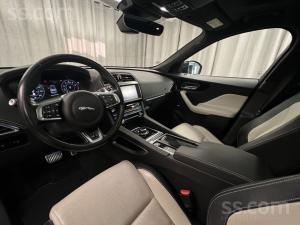 White Jaguar F-Pace 2019 in Riga, with an engine capacity of 2.00 L and mileage of 121 thousand km for 21490 €, photo 9 on AUTOMOTO.COM.LV