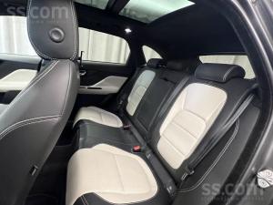 White Jaguar F-Pace 2019 in Riga, with an engine capacity of 2.00 L and mileage of 121 thousand km for 21490 €, photo 15 on AUTOMOTO.COM.LV