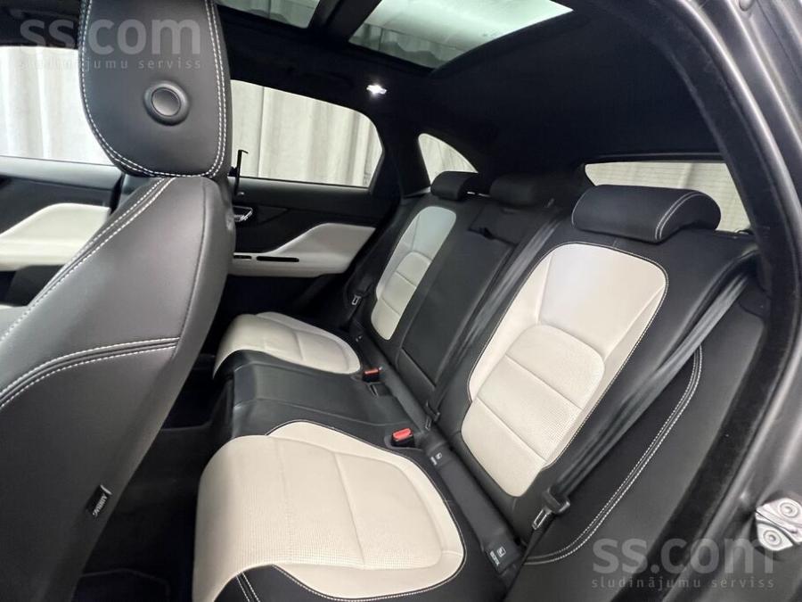 White Jaguar F-Pace 2019 in Riga, with an engine capacity of 2.00 L and mileage of 121 thousand km for 21490 €, photo 15 on AUTOMOTO.COM.LV