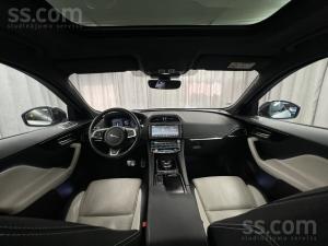 White Jaguar F-Pace 2019 in Riga, with an engine capacity of 2.00 L and mileage of 121 thousand km for 21490 €, photo 17 on AUTOMOTO.COM.LV
