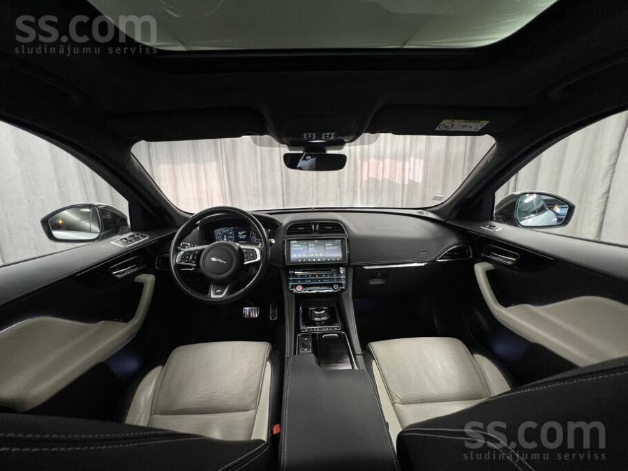 White Jaguar F-Pace 2019 in Riga, with an engine capacity of 2.00 L and mileage of 121 thousand km for 21490 €, photo 17 on AUTOMOTO.COM.LV
