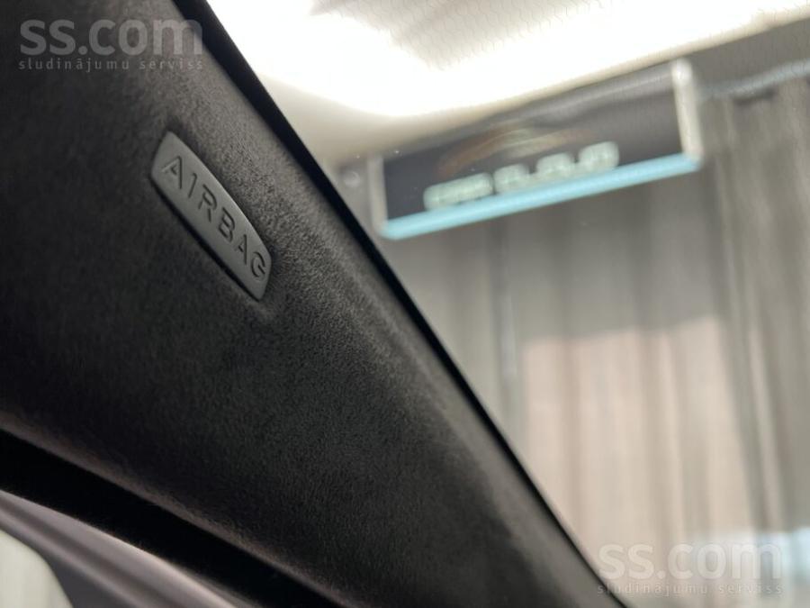 White Jaguar F-Pace 2019 in Riga, with an engine capacity of 2.00 L and mileage of 121 thousand km for 21490 €, photo 18 on AUTOMOTO.COM.LV
