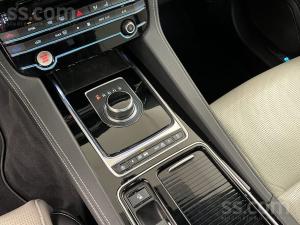 White Jaguar F-Pace 2019 in Riga, with an engine capacity of 2.00 L and mileage of 121 thousand km for 21490 €, photo 20 on AUTOMOTO.COM.LV