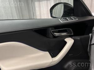White Jaguar F-Pace 2019 in Riga, with an engine capacity of 2.00 L and mileage of 121 thousand km for 21490 €, photo 23 on AUTOMOTO.COM.LV